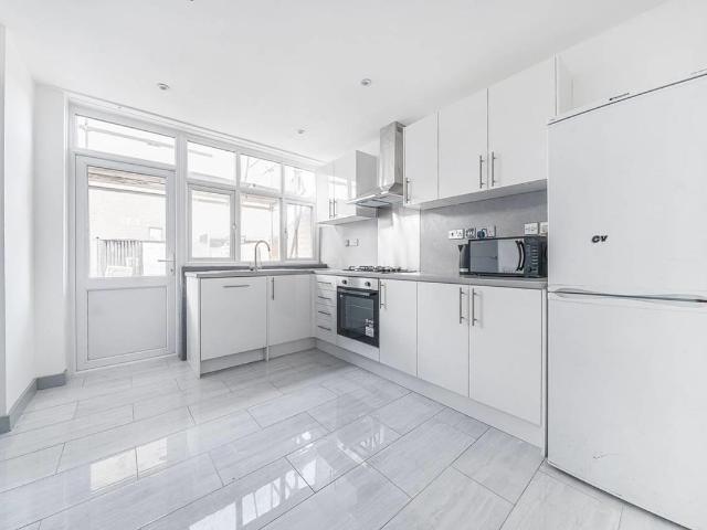 Broomfield, Walthamstow, London E17, 5 bed flat to rent, £4,400 pcm | PrimeLocation