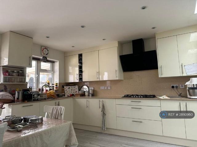 Broomgrove Gardens, Edgware, HA8 3 bed semi detached house to rent £2,400 pcm £554 pw