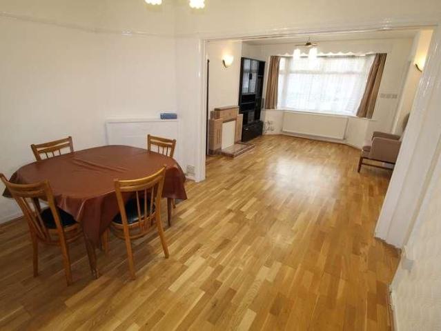 Broomgrove Gardens, Edgware, HA8