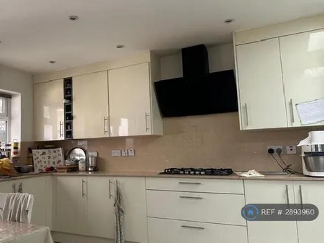 Broomgrove Gardens, London, HA8 5SR, United Kingdom | 3 bed duplex for rent #167248635 | Rentberry