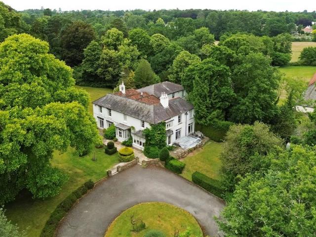 Broomhall Lane, Ascot, Berkshire, SL5 6 bed detached house to rent £9,950 pcm £2,296 pw