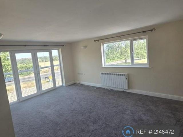 Broomhall Road, Chelmsford, CM1 2 bed flat to rent £1,800 pcm £415 pw