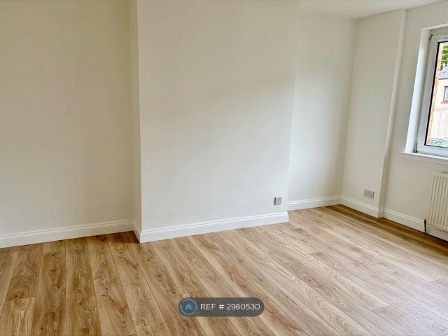 Broomhead Drive, Dunfermline KY12, 2 bed flat to rent, £925 pcm | PrimeLocation