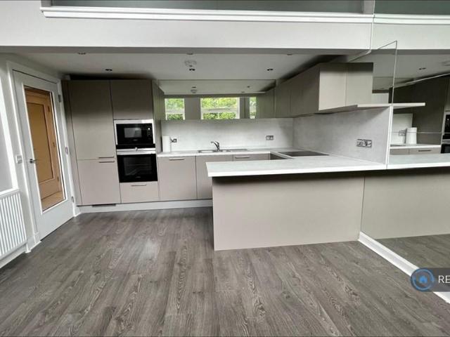 Broomhill Avenue, Glasgow, G11 2 bed flat to rent £1,495 pcm £345 pw