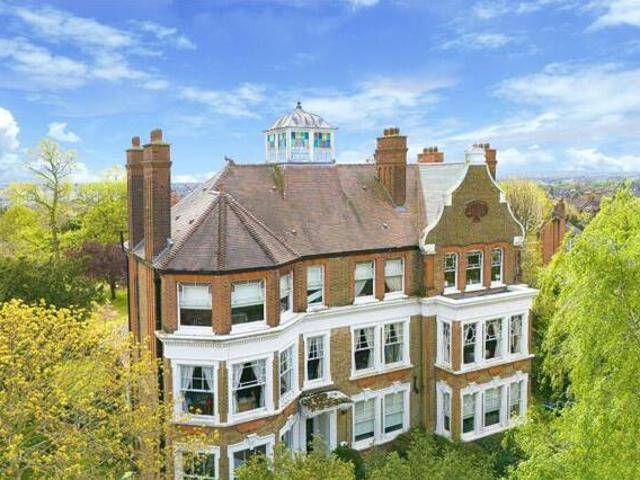 Broomhill Road, Woodford Green, 3 Bedroom Penthouse