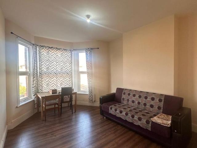 Broomhill Road, Goodmayes, Ilford IG3, 1 bed flat to rent, £1,500 pcm | PrimeLocation
