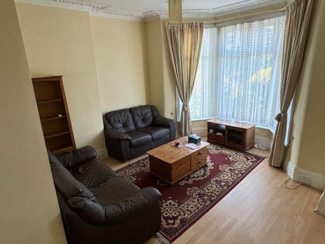 Broomhill Road, Ilford IG3, 2 bed flat to rent, £1,750 pcm | PrimeLocation