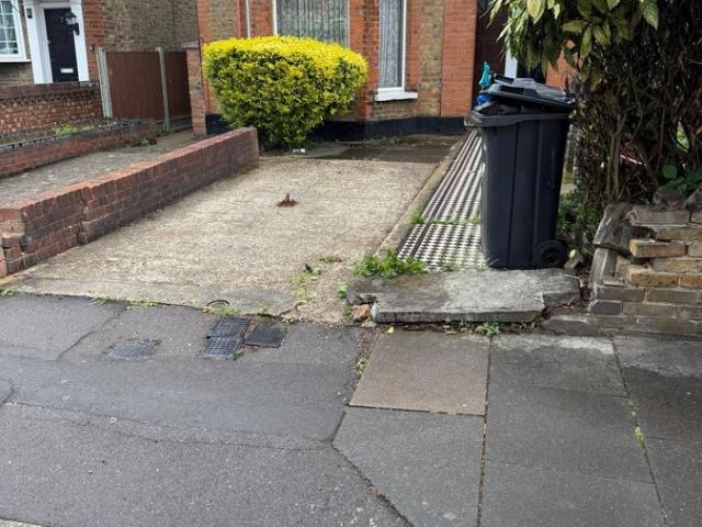 Broomhill Road, Ilford IG3, 2 bed flat to rent, £1,750 pcm | PrimeLocation