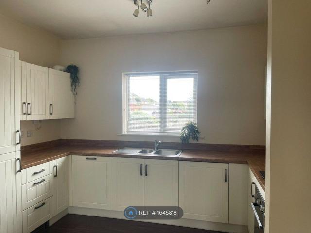 Broomhouse Lane, Doncaster DN12, 2 bed flat to rent, £750 pcm | PrimeLocation