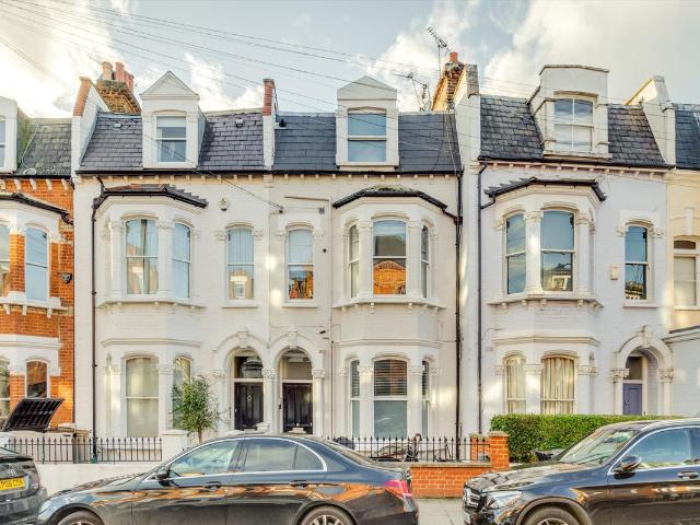 Broomhouse Road, Fulham, London SW6, 2 bed flat to rent, £2,820 pcm | PrimeLocation