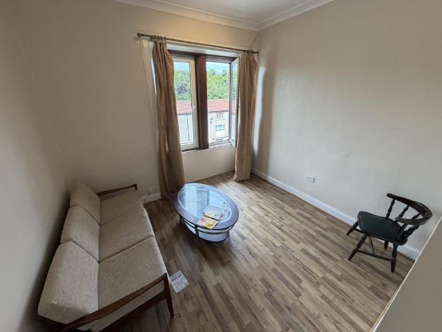 Broomlands Street, Paisley | £650 Monthly