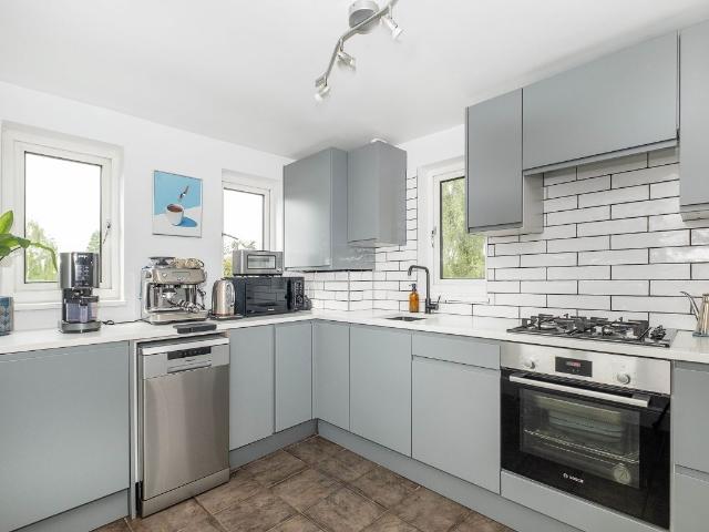 Brathway Road, London SW18, 1 bed flat to rent, £2,400 pcm | PrimeLocation