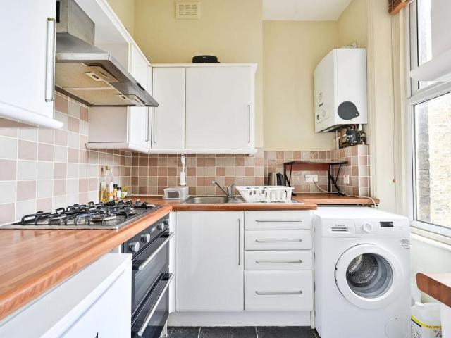 Bravington Road, Queen's Park. 1 bed flat to rent £2,145 pcm £495 pw