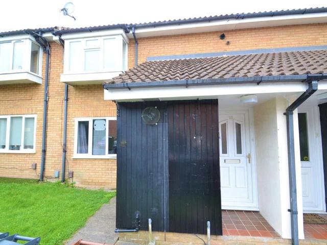 Bray Close, Borehamwood, Hertfordshire WD6, 2 bed maisonette to rent, £1,700 pcm | PrimeLocation