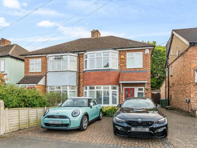 Braycourt Avenue, Walton On Thames, KT12 3 bed semi detached house to rent £3,150 pcm £727 pw
