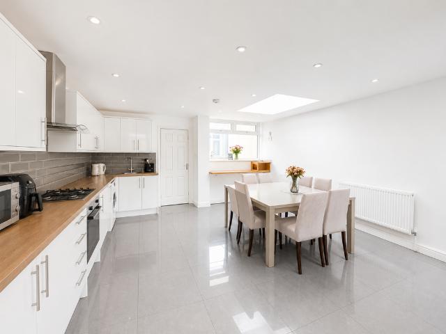 Brayards Road, Peckham, SE15 5 bed house to rent £4,750 pcm £1,096 pw