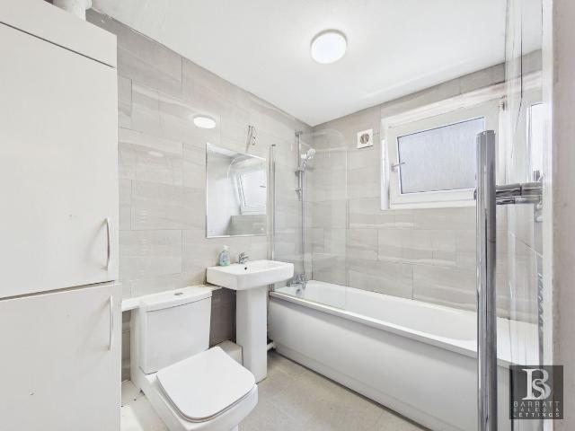 Braybourne Close, Uxbridge UB8, 2 bed flat to rent, £1,650 pcm | PrimeLocation
