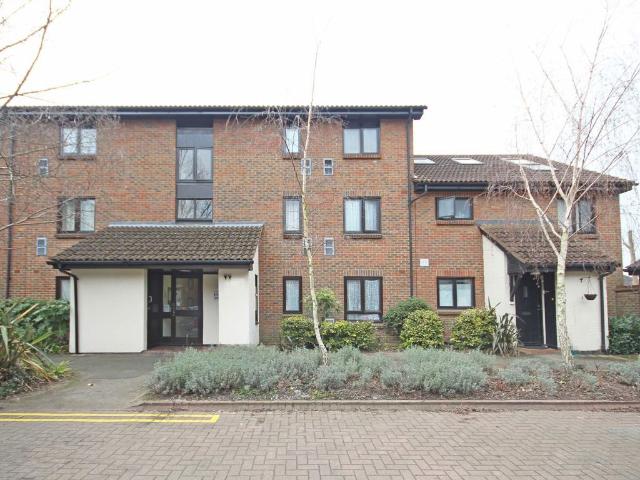 Braybourne Drive, Osterley TW7, 2 bed flat to rent, £1,700 pcm | PrimeLocation