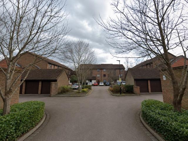 Braybourne Drive, Osterley TW7, 2 bed flat to rent, £1,850 pcm | PrimeLocation