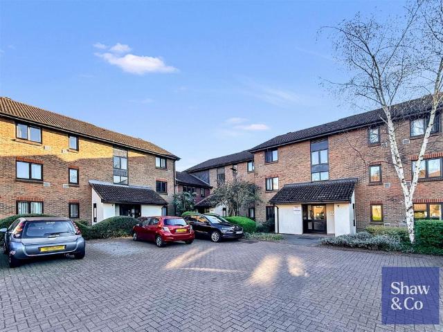 Braybourne Drive, Isleworth TW7 2 bed flat to rent £1,600 pcm £369 pw