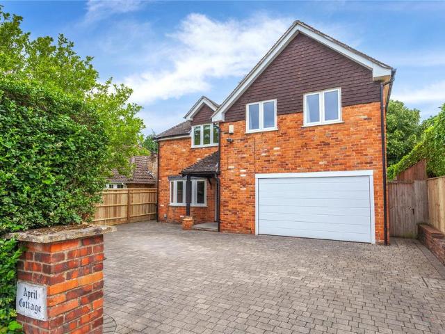 Braybrooke Road, Berkshire RG10 4 bed detached house to rent £3,750 pcm £865 pw