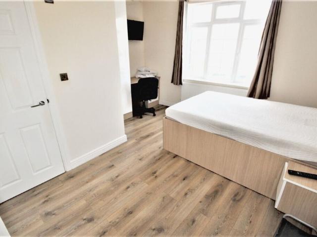 Brays Lane, Coventry, CV2 4DZ
