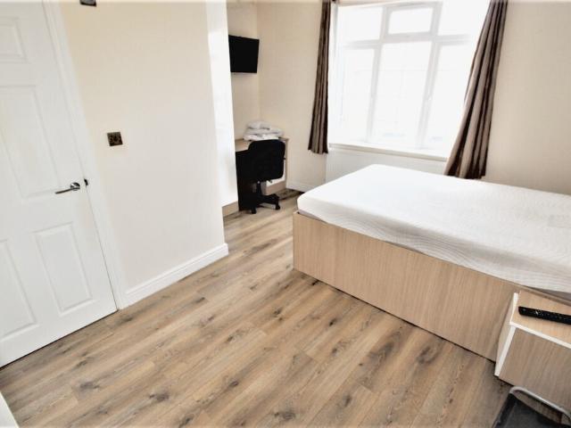 Brays Lane, Coventry, CV2 4DZ