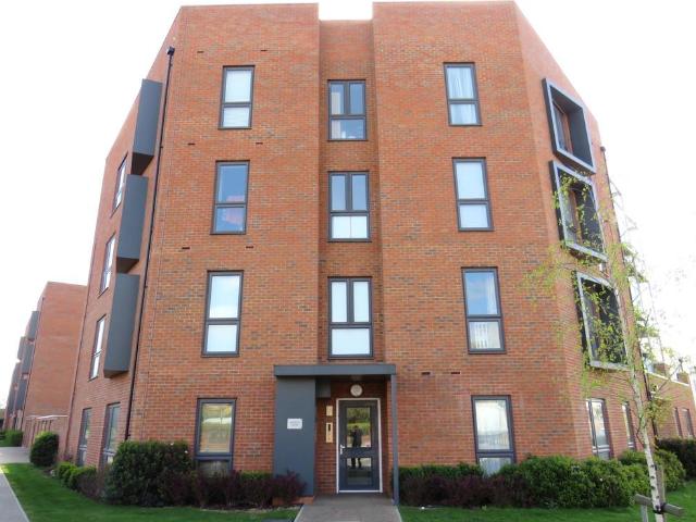 Brabazon Road, Hounslow TW5 2 bed flat to rent £1,700 pcm £392 pw
