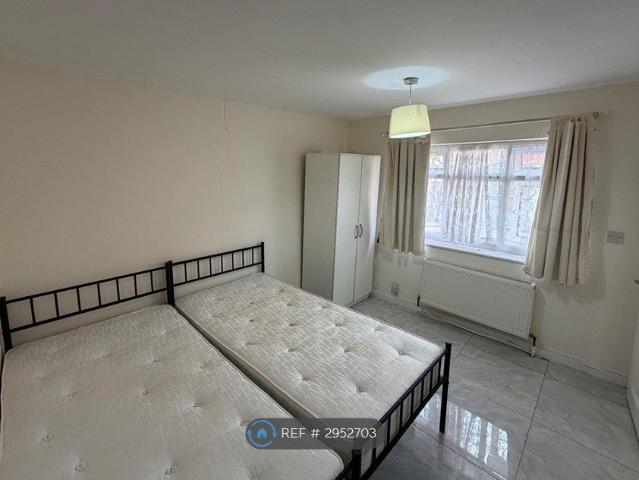 Brabazon Road, Hounslow TW5, Studio to rent, £1,450 pcm | PrimeLocation