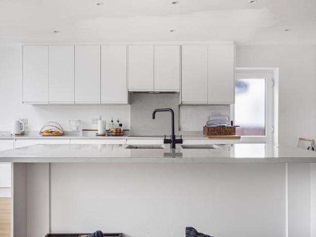 Brabourne Rise, Beckenham, BR3 5 bed detached house to rent £4,500 pcm £1,038 pw