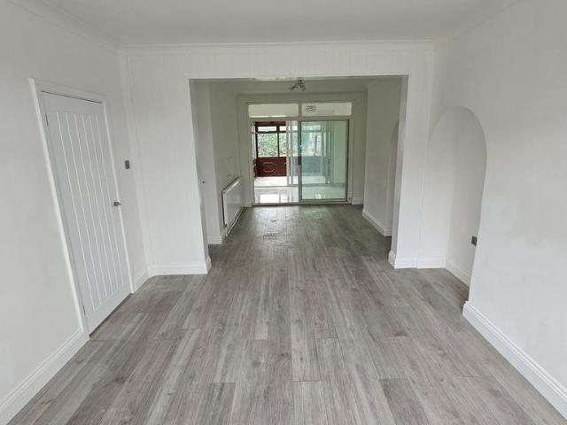 Brabzon Road Heston TW7 3 bed semi detached house to rent £2,495 pcm £576 pw