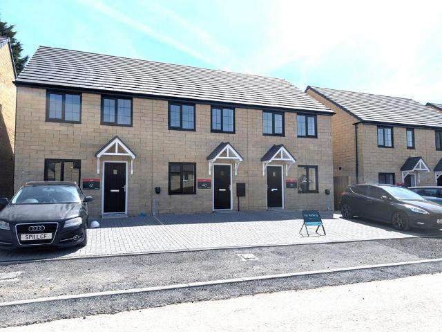 Bracewell Gardens, New Road, Earby. 3 bed terraced house to rent £1,195 pcm £276 pw