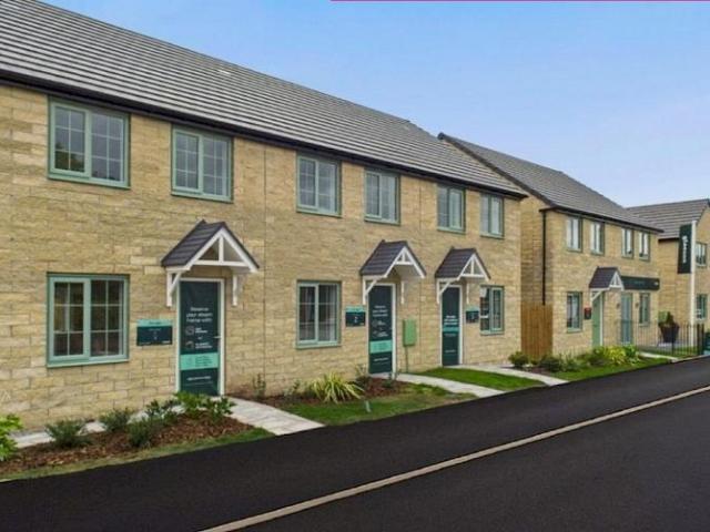 Bracewell Gardens, New Road, Earby. 3 bed terraced house to rent £1,195 pcm £276 pw