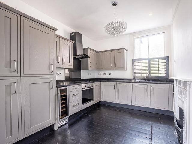 Bracewell Road London W10 2 bed maisonette to rent £2,800 pcm £646 pw