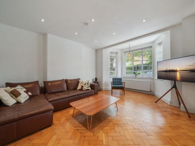 Bracknell Gate, Frognal Lane, Hampstead, London NW3, 3 bed flat to rent, £6,000 pcm | PrimeLocation