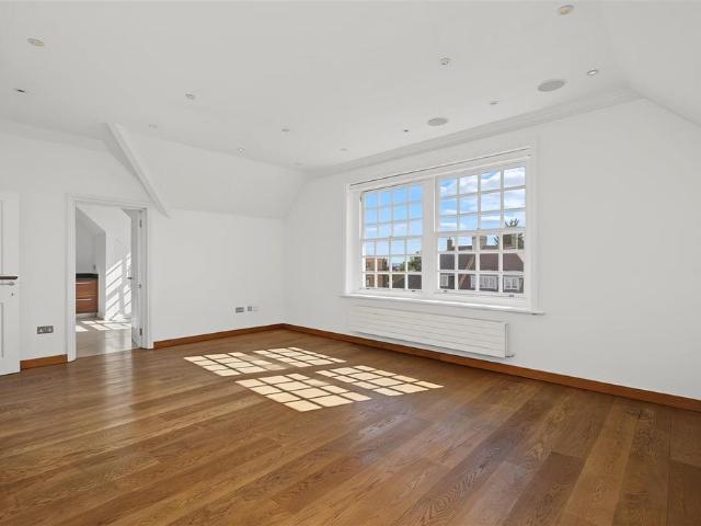 Bracknell Gardens, Hampstead, London. 4 bed apartment to rent £9,900 pcm £2,285 pw