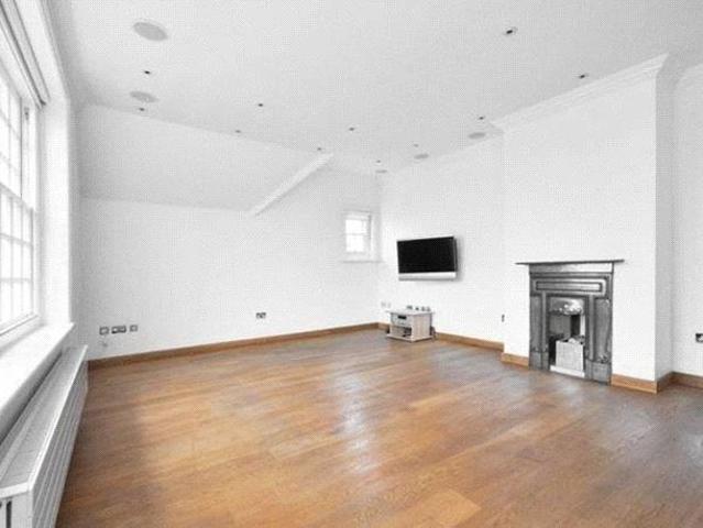 Bracknell Gardens, Hampstead, NW3 4 bed penthouse to rent £9,900 pcm £2,285 pw