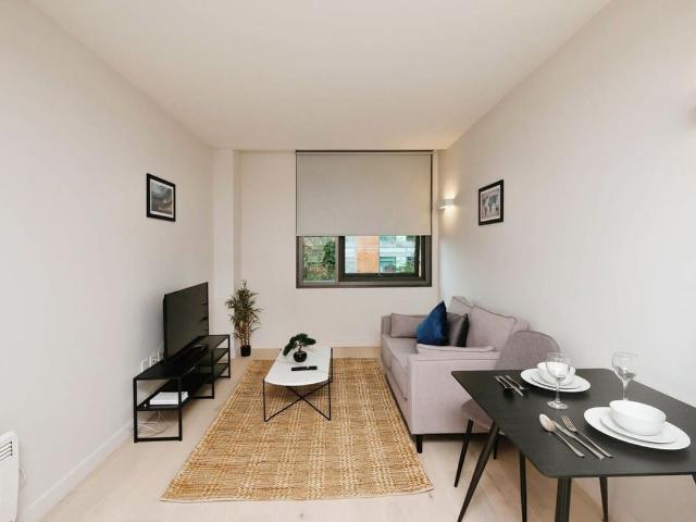 Bracknell RG42, 1 bed flat to rent, £1,641 pcm | PrimeLocation