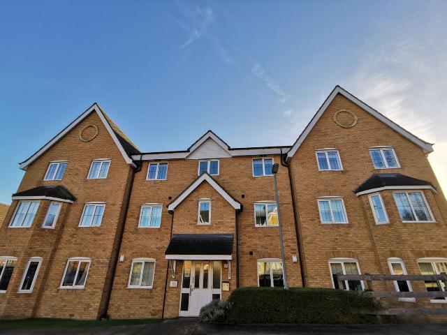 Bracken Green, Wakefield WF3, 2 bed flat to rent, £850 pcm | PrimeLocation