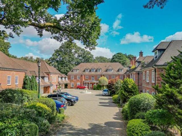 Bracken Place, Chilworth, 2 Bedroom Apartment