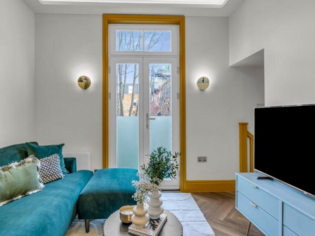 Brackenbury Village W6, 1 bed flat to rent, £7,064 pcm | PrimeLocation