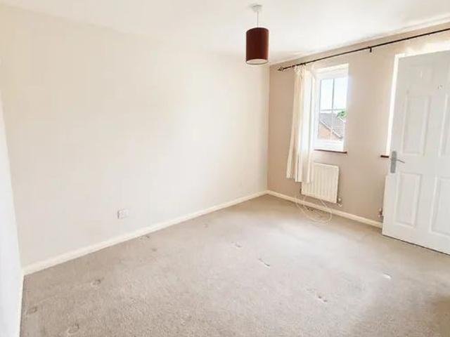 Brackenbury Close BN41 2ES 3 bedroom link detached house to rent