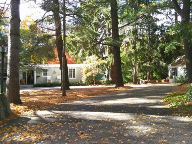Brackenbury Ln, Beverly, Home For Sale
