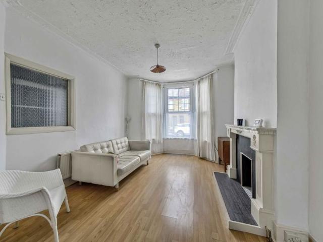 Brackenbury Road, N2, London