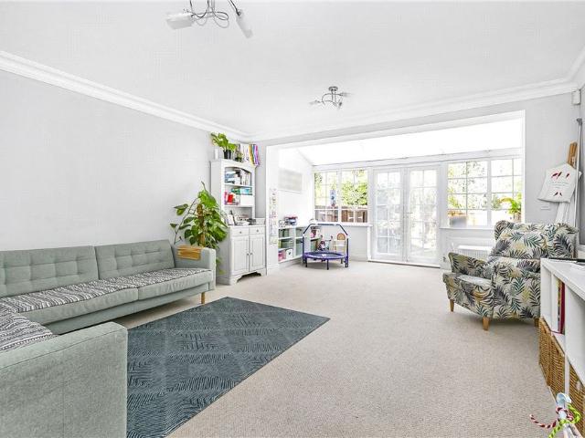 Brackendale Close, Englefield Green, Egham, Surrey, TW20 0UL