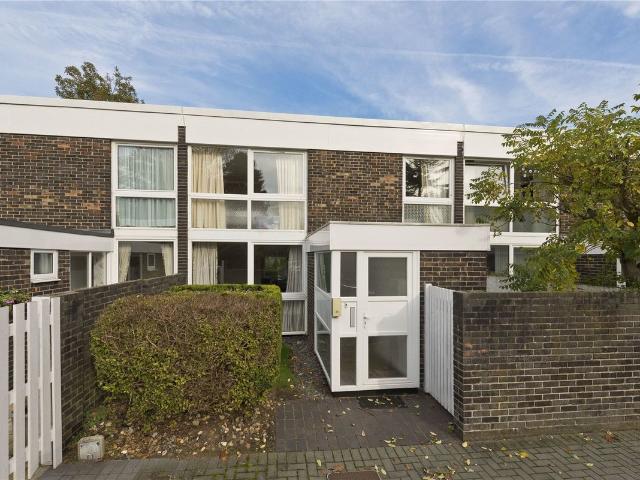 Brackley, Weybridge, Surrey KT13, 3 bed terraced house to rent, £2,700 pcm | PrimeLocation