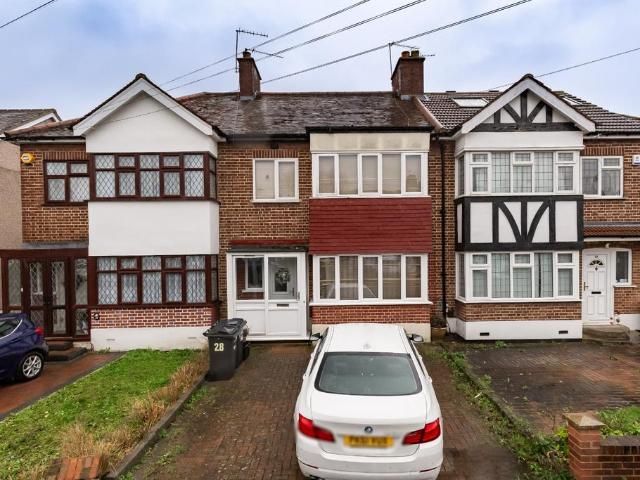 Brackley Square, Woodford Green, IG8. 3 bed terraced house to rent £2,400 pcm £554 pw