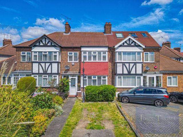 Brackley Square, Woodford Green IG8 3 bed terraced house to rent £2,250 pcm £519 pw