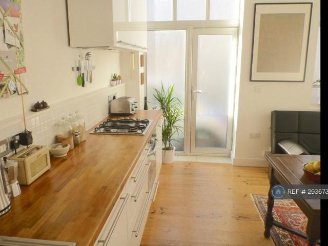 Bradbury Mews, London, N16 1 bed flat to rent £1,950 pcm £450 pw