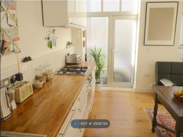 Bradbury Mews, London N16, 1 bed flat to rent, £1,950 pcm | PrimeLocation